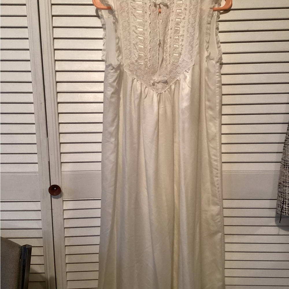 Vintage Christian Long Ivory Negligee, Size Small - Gem